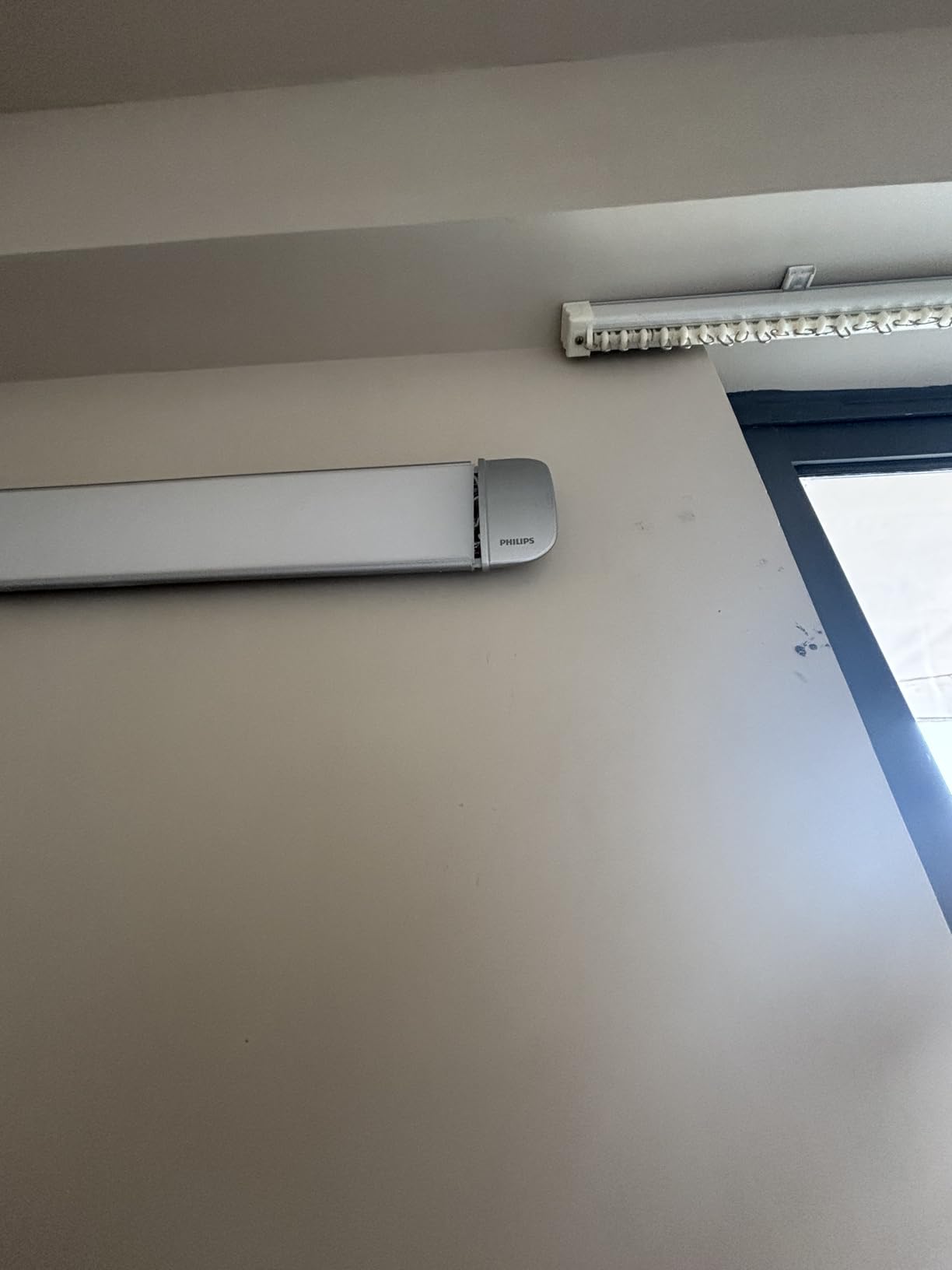 Philips Ultron Wall Light | Compact 2 Feet, Crystal White | Pack of 1 ...