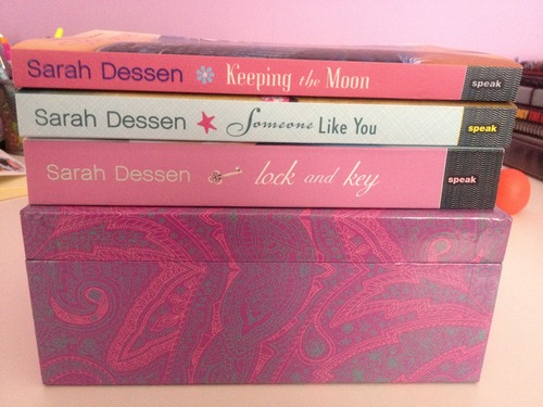 Amazon.com: Sarah Dessen Deluxe Gift Set (3 Books + Keepsake Charm ...