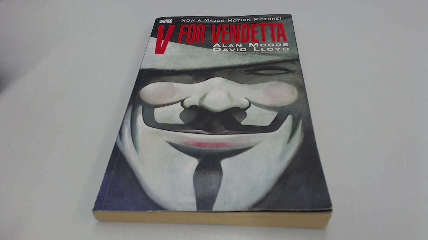 V for Vendetta: Amazon.co.uk: Moore, Alan, Lloyd, David, Lloyd, David ...