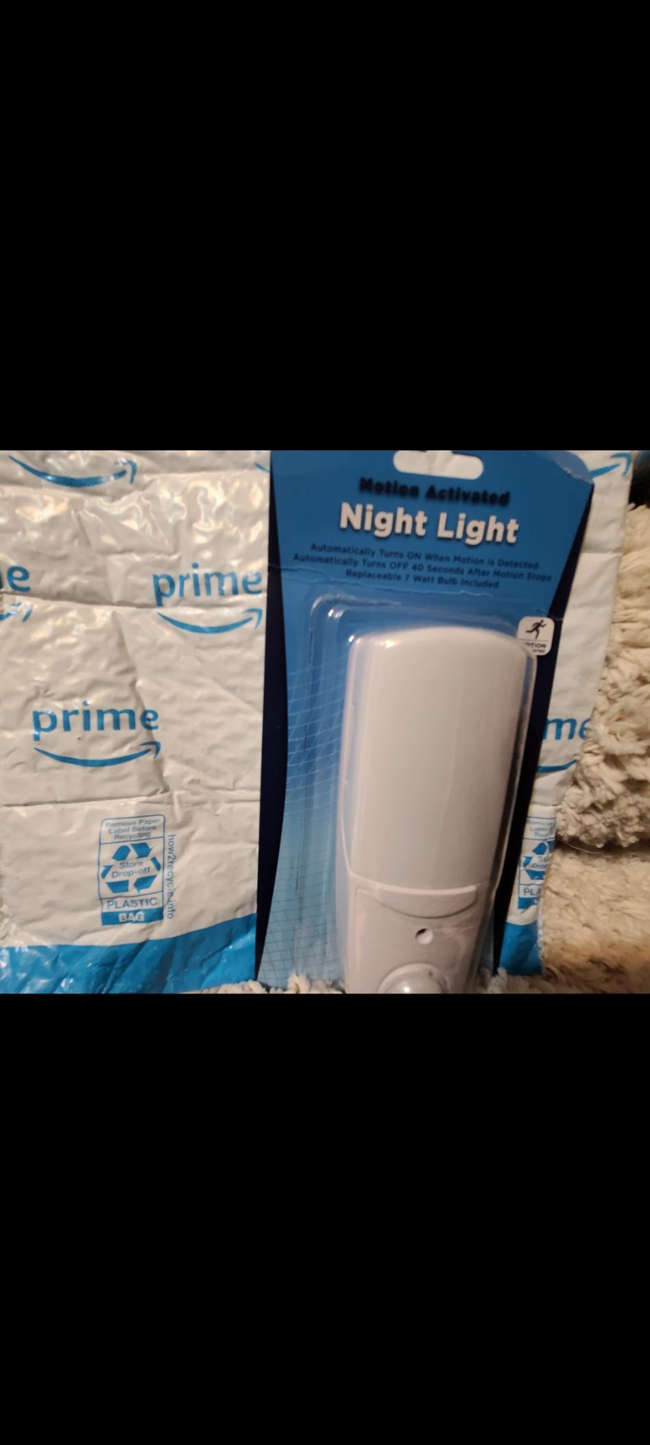 Prime Wire & Cable NLAMA26 Night Light with Motion Sensor and Photo ...