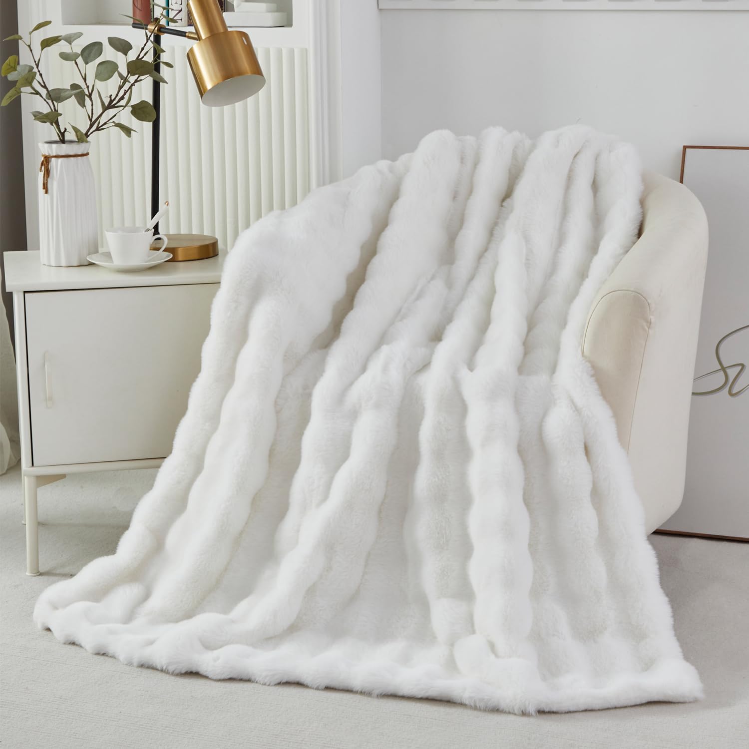 Amazon.com: YOU SA Faux Rabbit Fur Bed Throws, Soft Fluffy Plush White ...