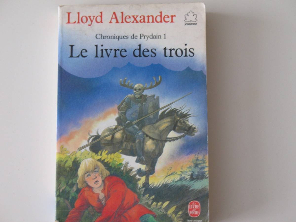 Amazon.com: Le livre des trois: 9782253037897: Books