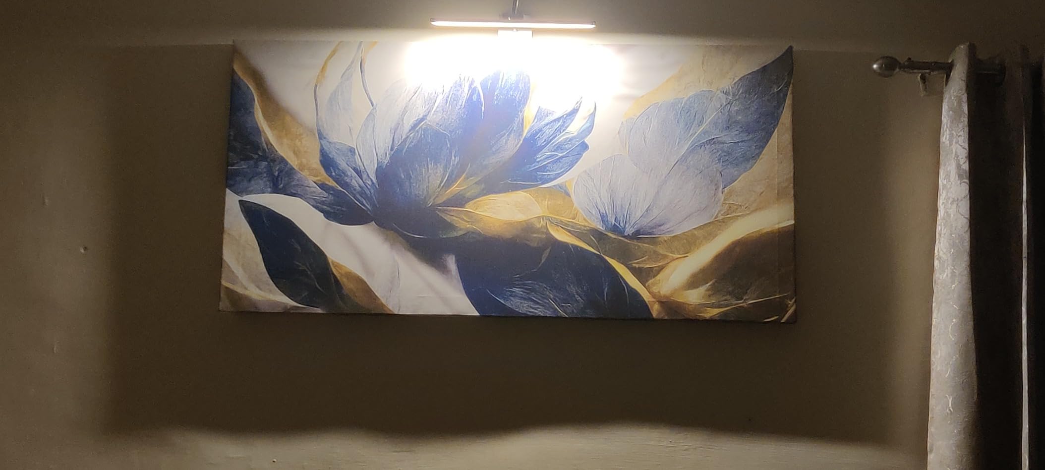 Buy PHILIPS 7-Watts LED Picture Light | Muziris Bronze Picture Light ...