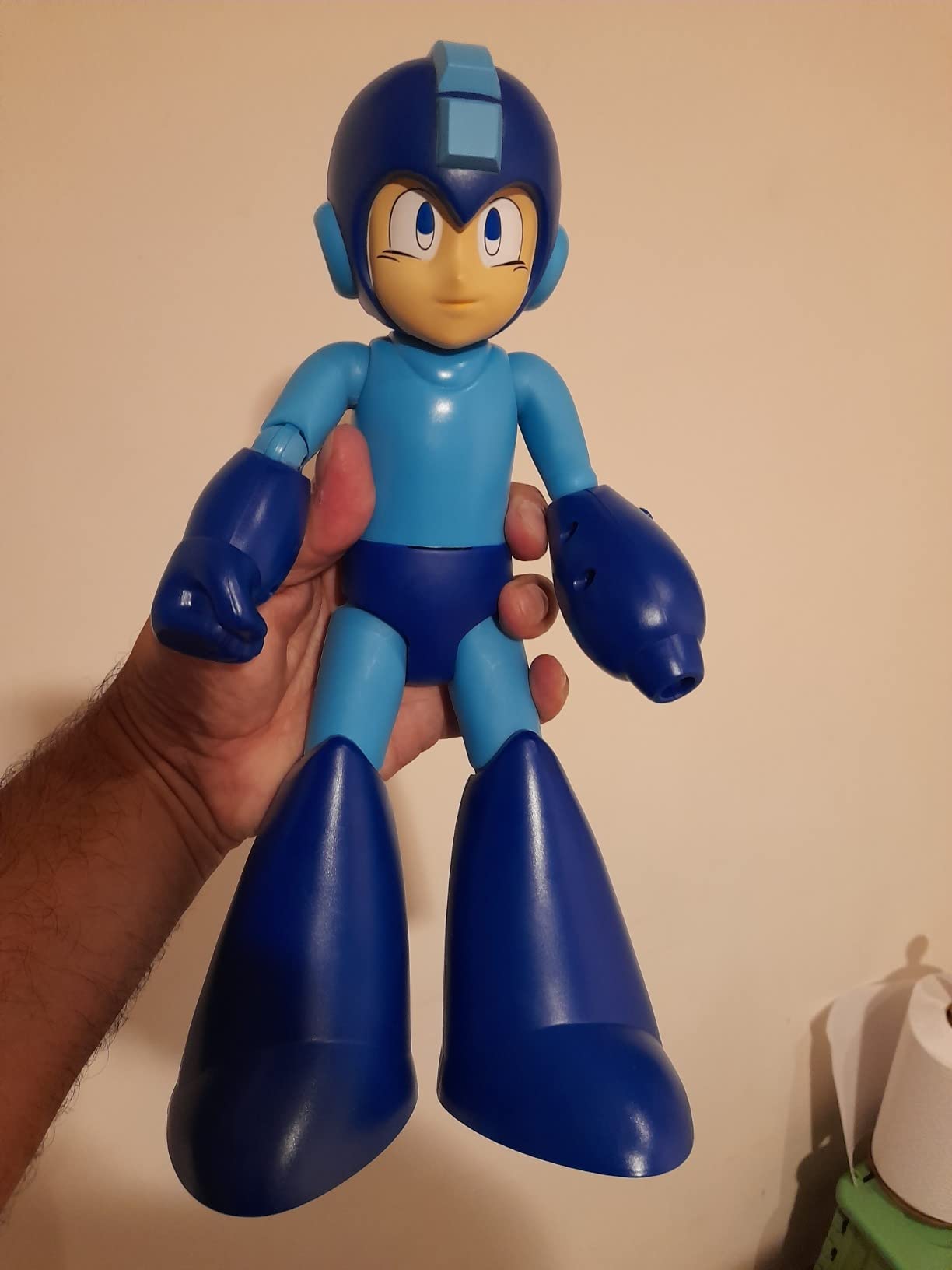 Amazon.com: Megaman Classic Deluxe Figure with Lights & Sounds : Toys ...