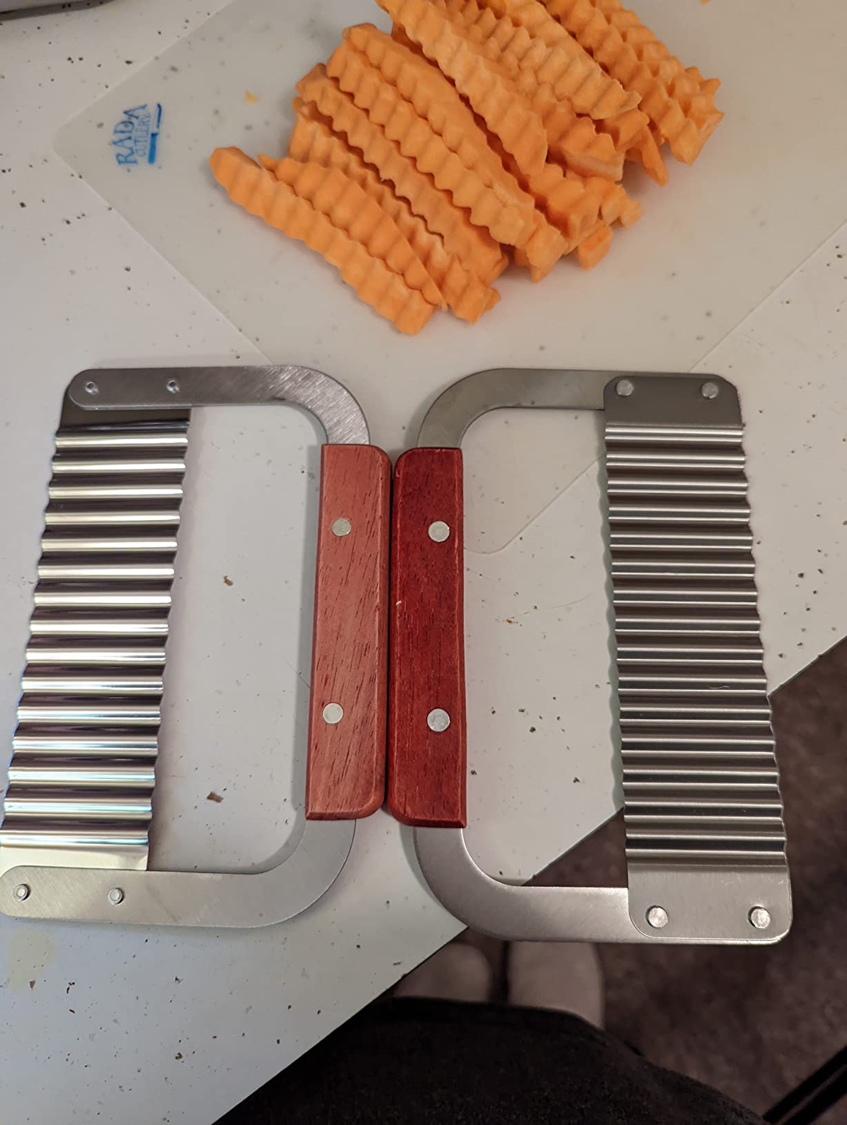 Amazon.com: 2 Pack Crinkle Cutter for Veggies - Stainless Steel Wavy ...