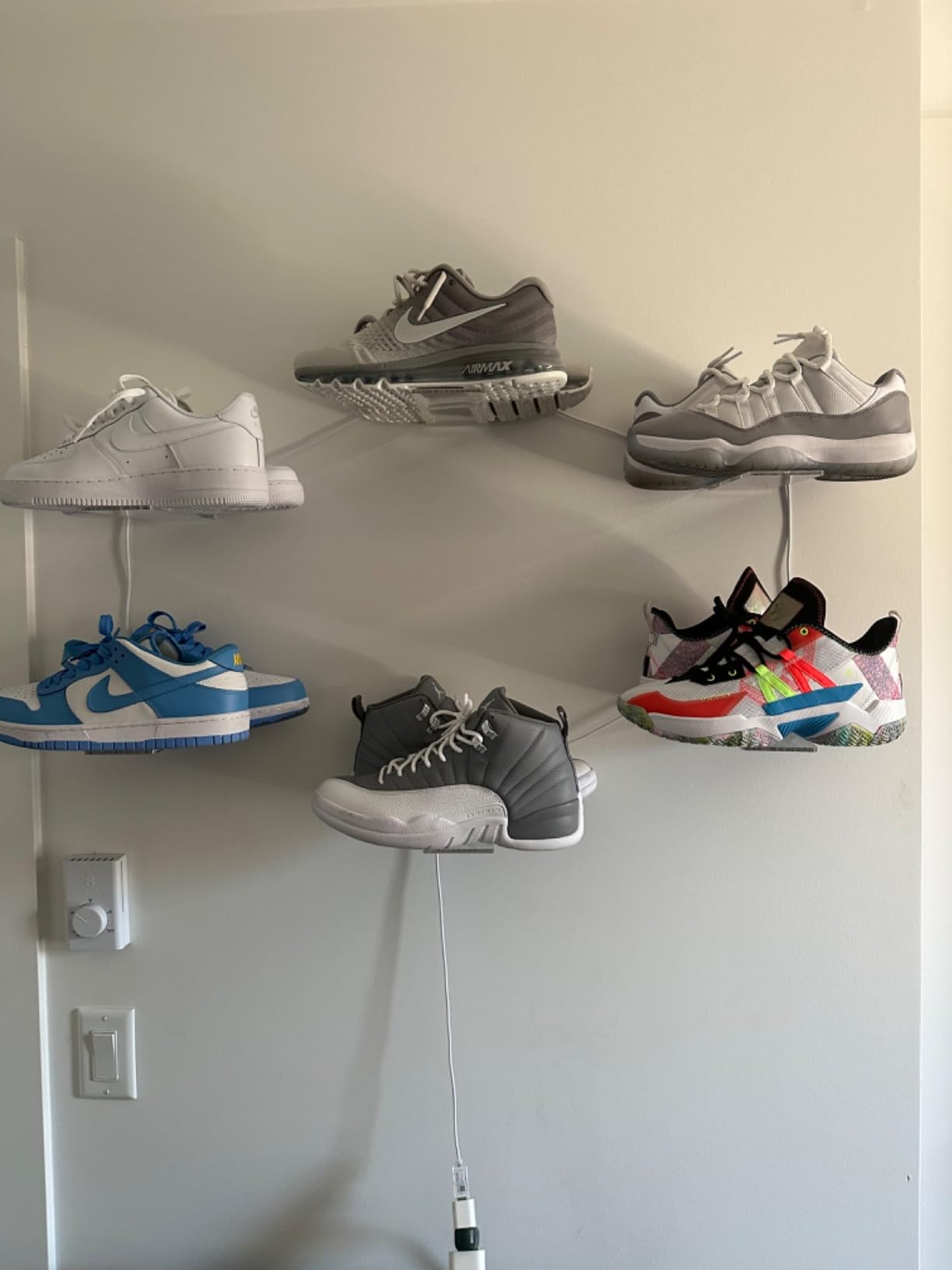 DILIBRA Set of 6 Floating Shoe Display Shelf with Lights, Glow Color ...