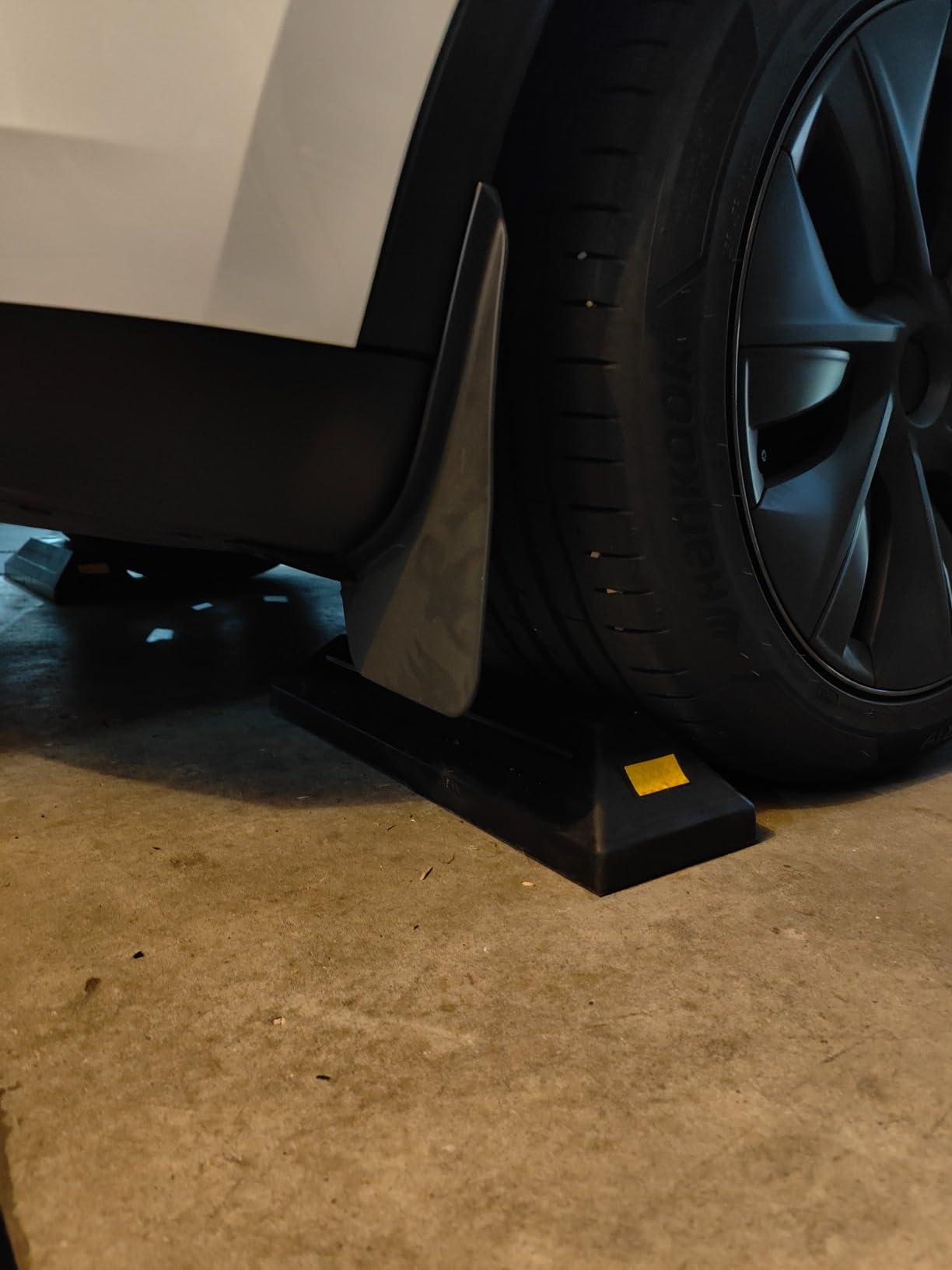 Costway Garage Vehicle Parking Stopper, 2 Pack Heavy Duty Floor Stopper ...