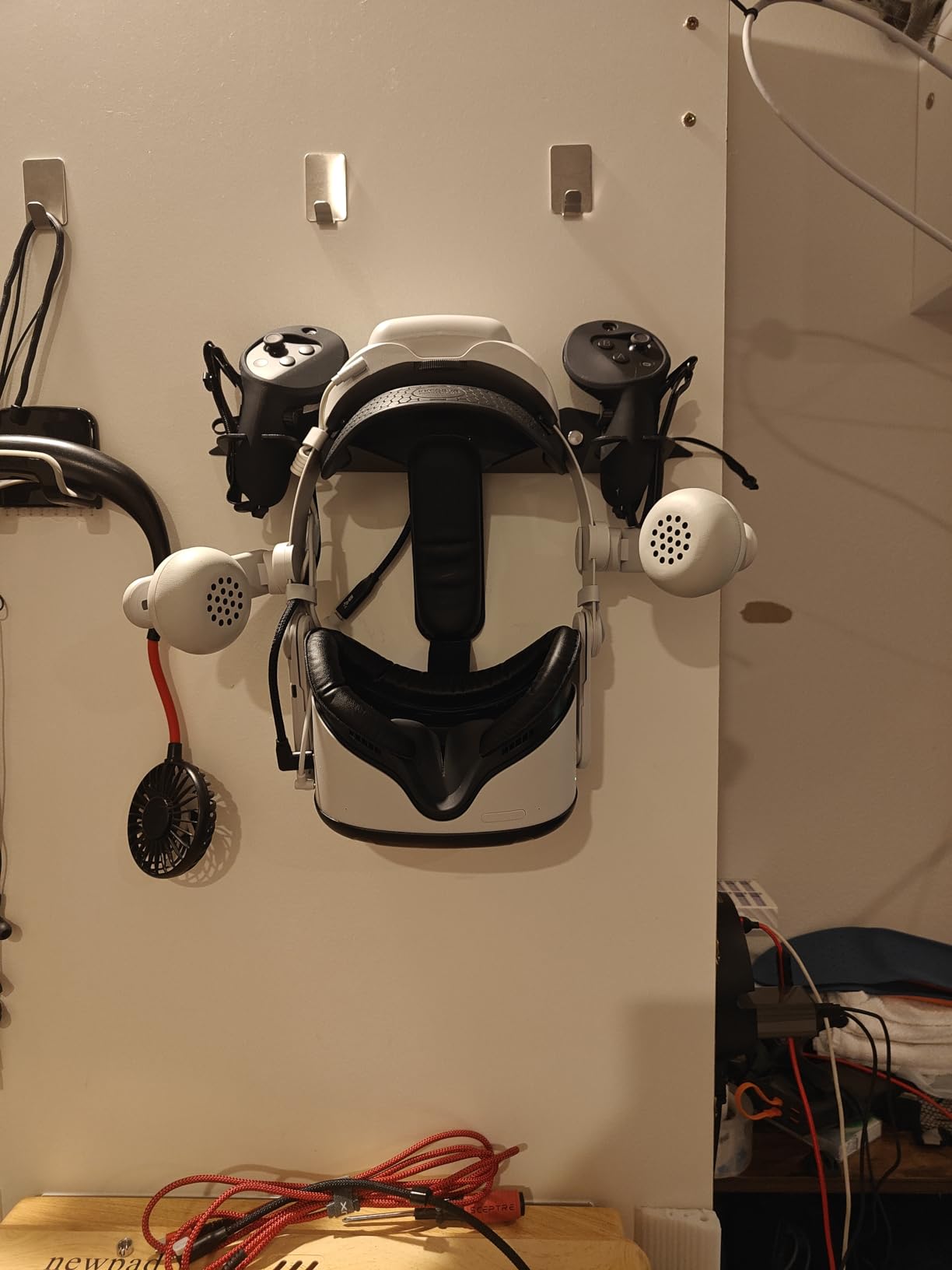 Amazon.com: Geekria VR Wall Mount Stand Compatible with Meta Quest 3 ...
