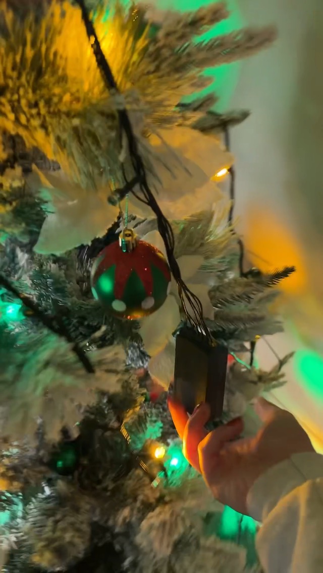 Watch The coolest Christmas lights! on Amazon Live
