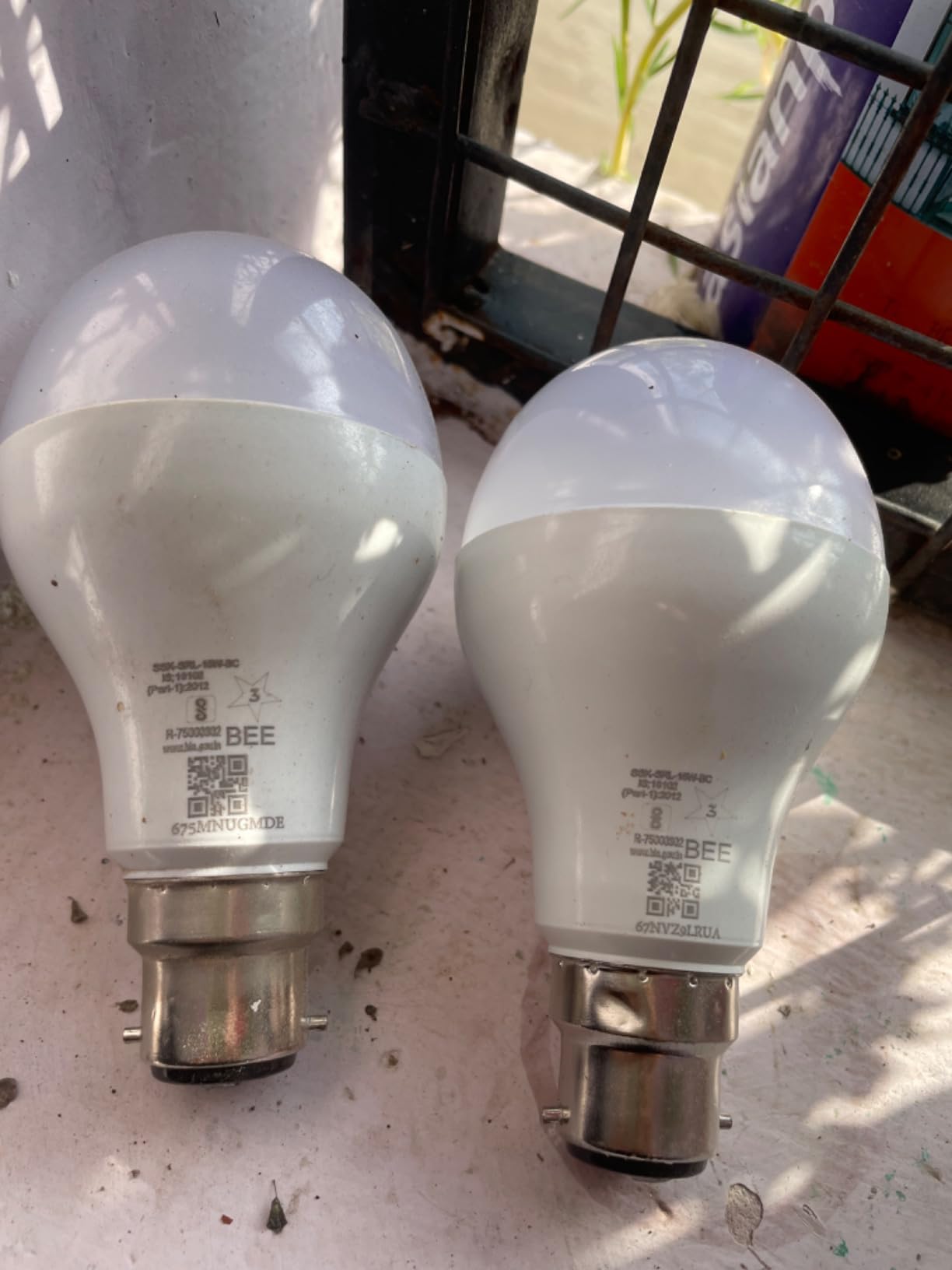 Buy SYSKA 15W B22 CFL Bulb (Cool Day Light) -Pack of 10 Online at Low ...