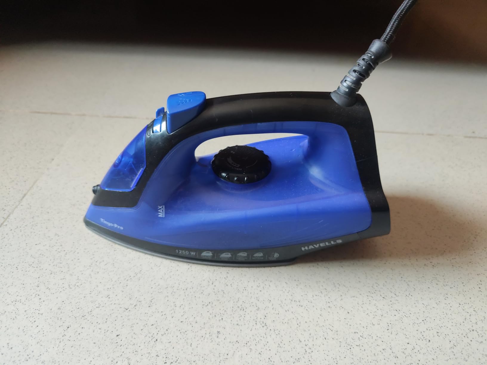 Buy Havells Tinyo Pro 1250 Watt Steam Iron Press with Powerfull Steam ...