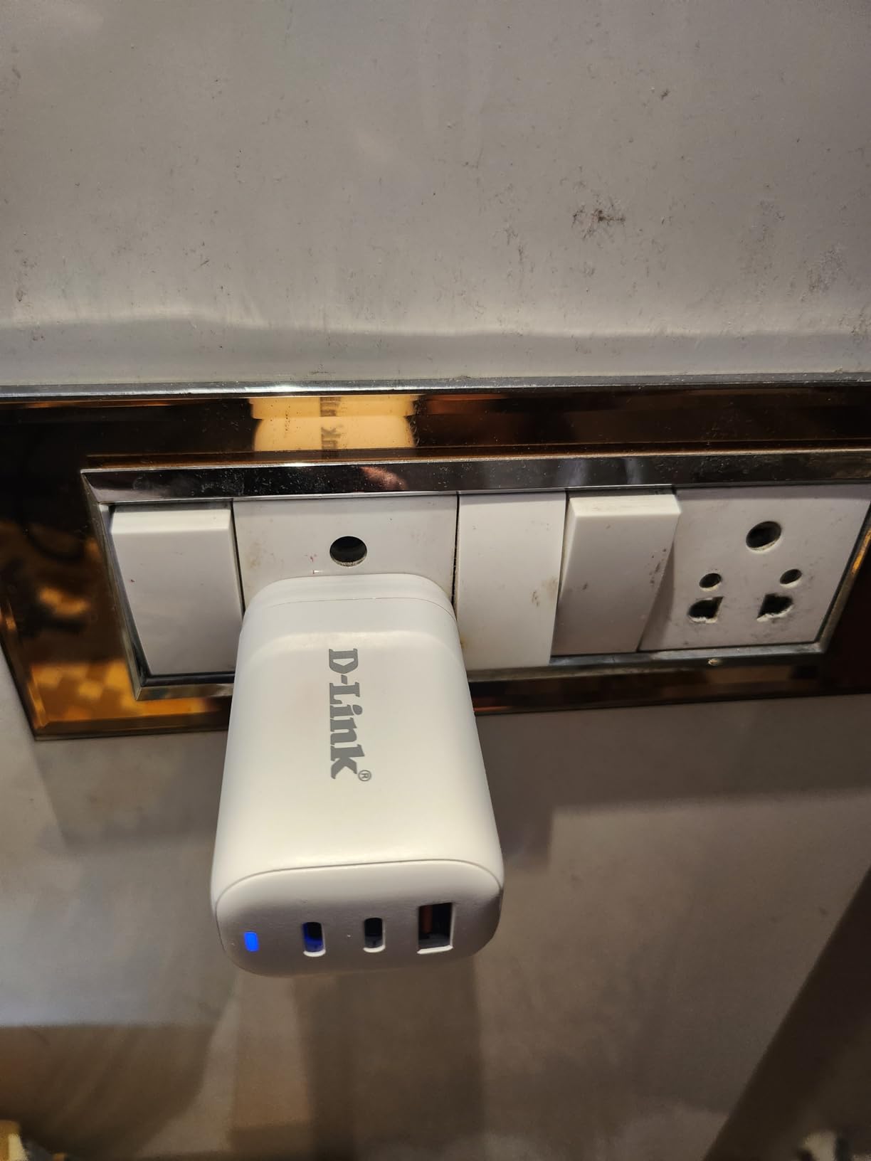 Amazon.in: Buy D-Link 65W Triple Port Fast Charger 2 Type-C & 1 USB-A ...