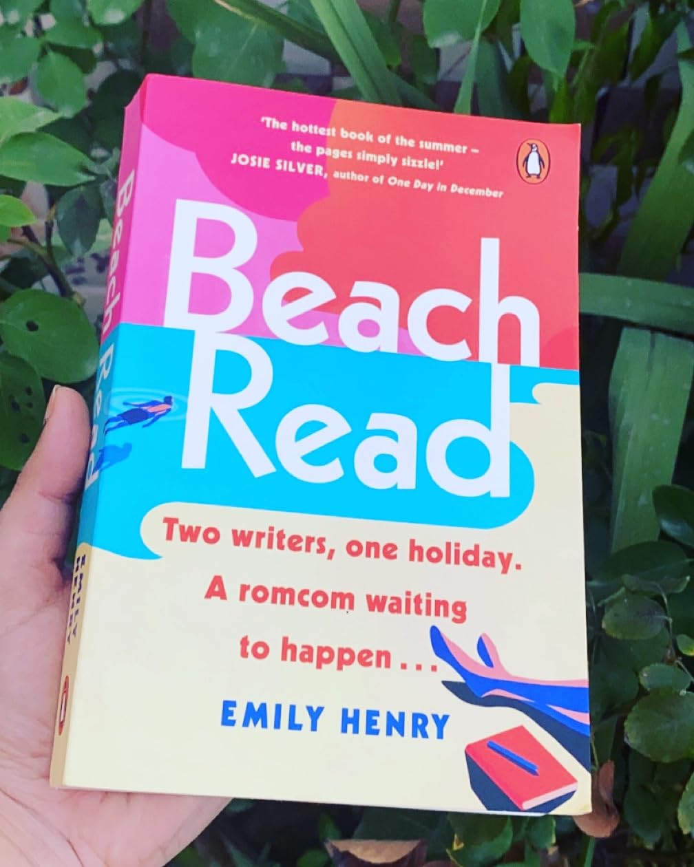 Beach Read : Henry, Emily: Amazon.in: Books