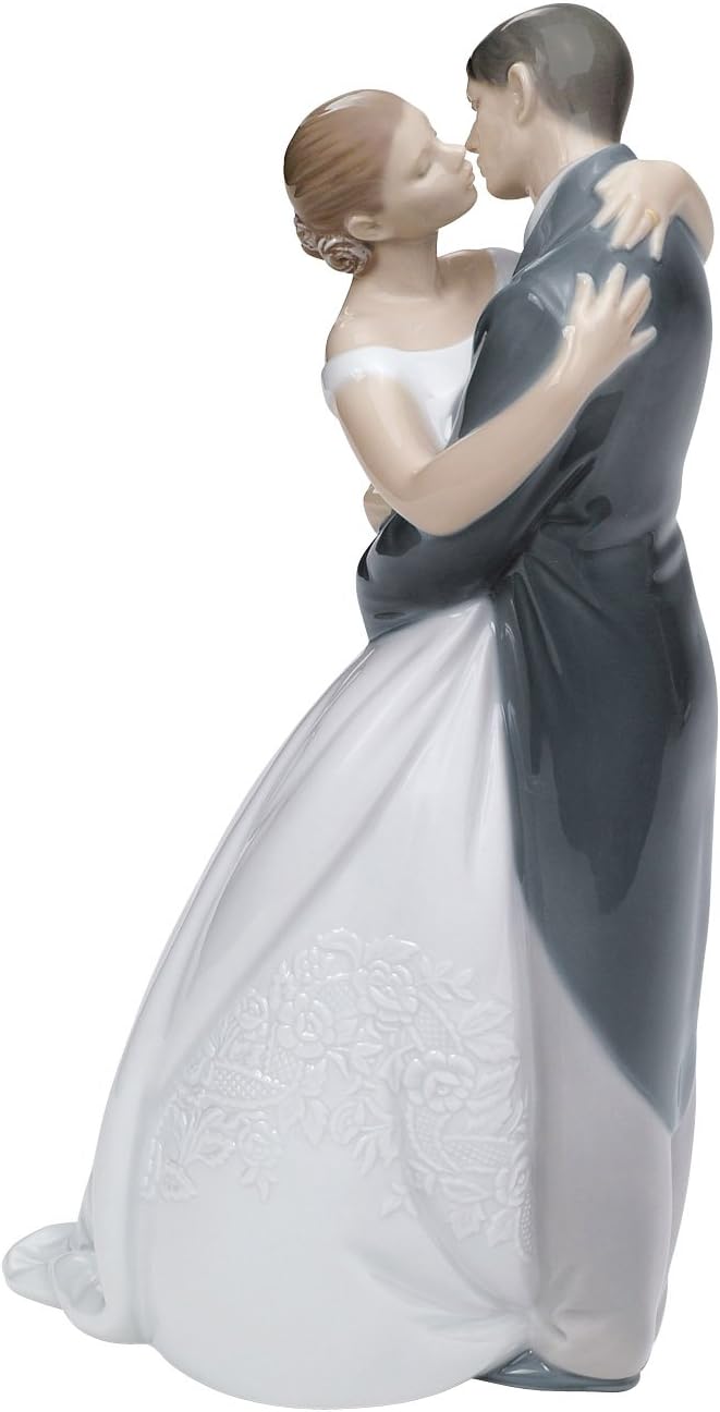 Amazon.com: LLADRÓ Porcelain Figurine of a Wedding Couple United ...