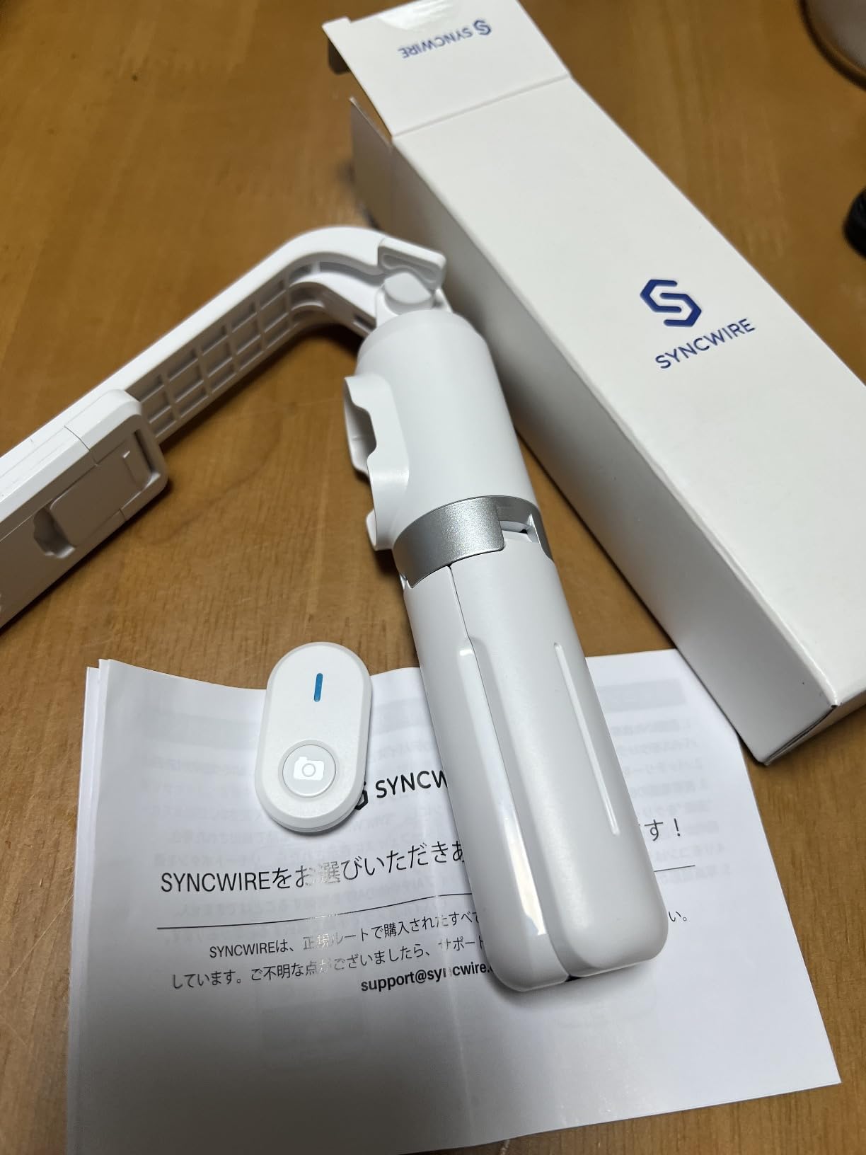 Amazon | 【超小型】SYNCWIRE 自撮り棒 スマホスタンド 三脚 アルミ合金製 セルカ棒 Bluetoothワイヤレスリモコン付属 コンパクト 軽量 360度回転 日本語取扱説明書 ...