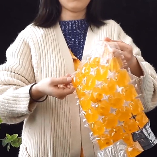 Watch Easy use of Disposable Ice Cube Bags on Amazon Live