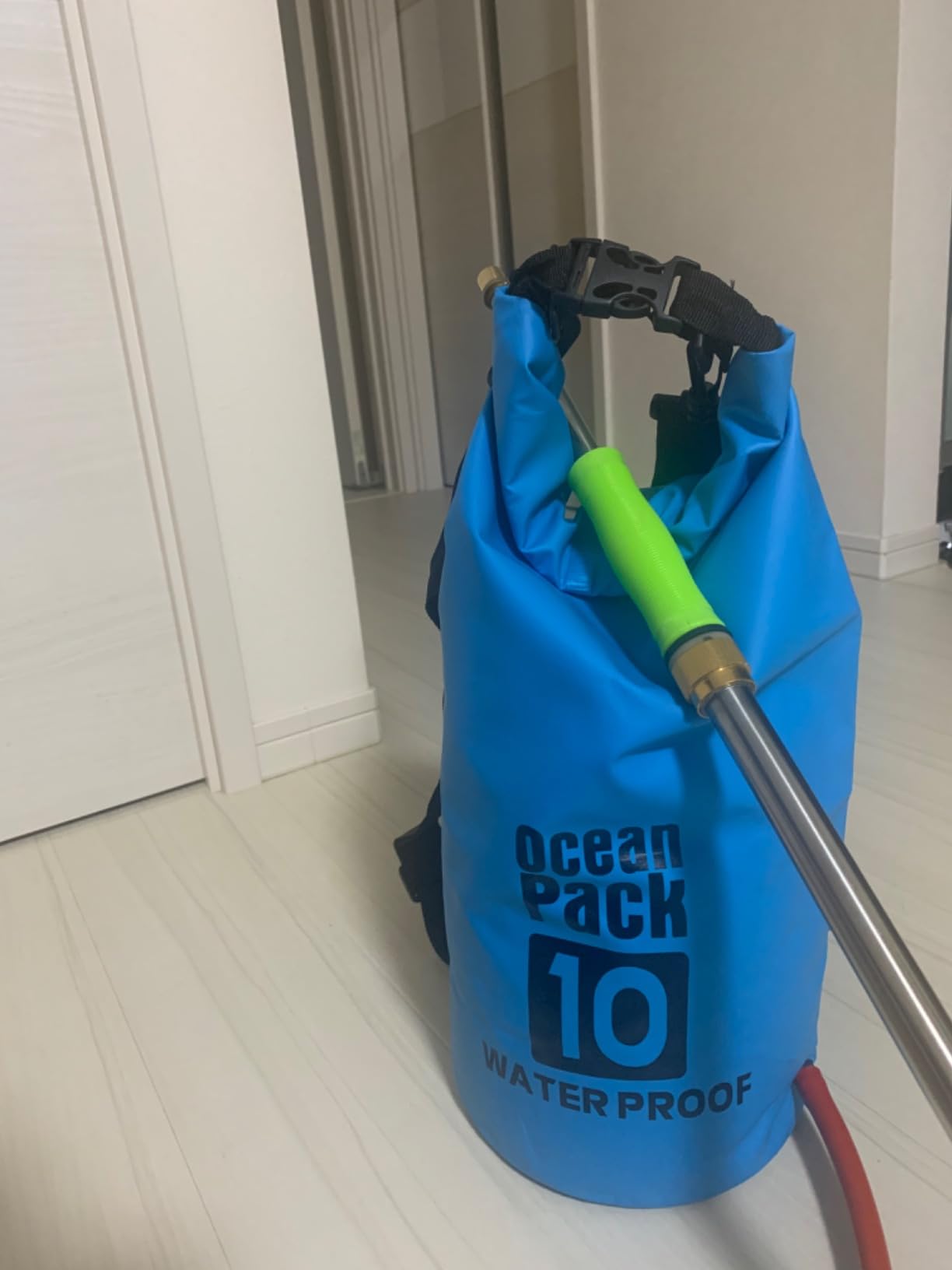 Amazon | YAYAMIYA 水鉄砲 水遊び おもちゃ ウォーターガン 2024今夏の必須【10L&15L&20L拡張水リュック】加圧式 超強力飛距離 水を繰り返し充填する必要がない ...