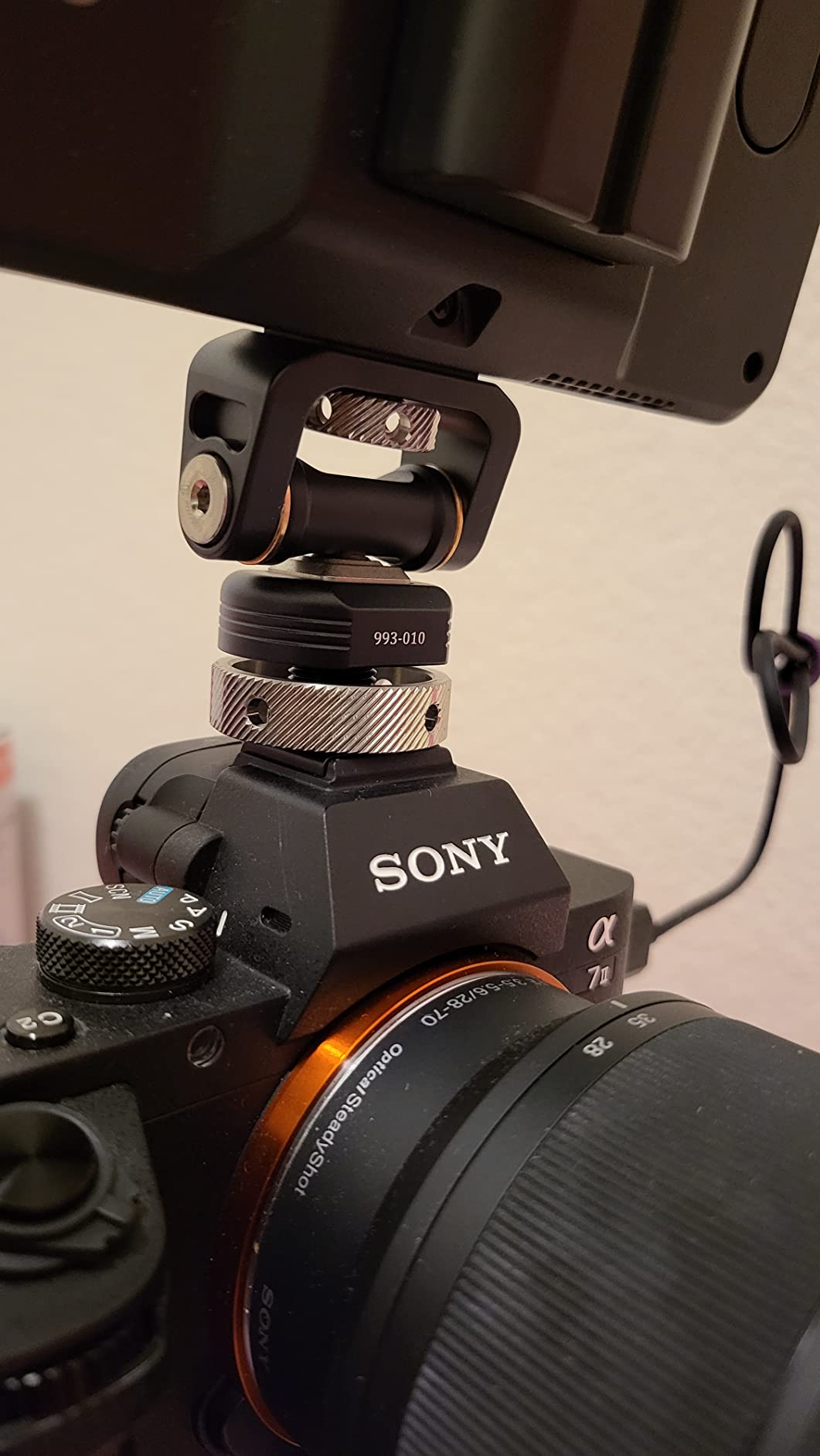 Amazon.com : NEEWER Field Monitor Mount for 5" and 7" Monitors, Swivel ...