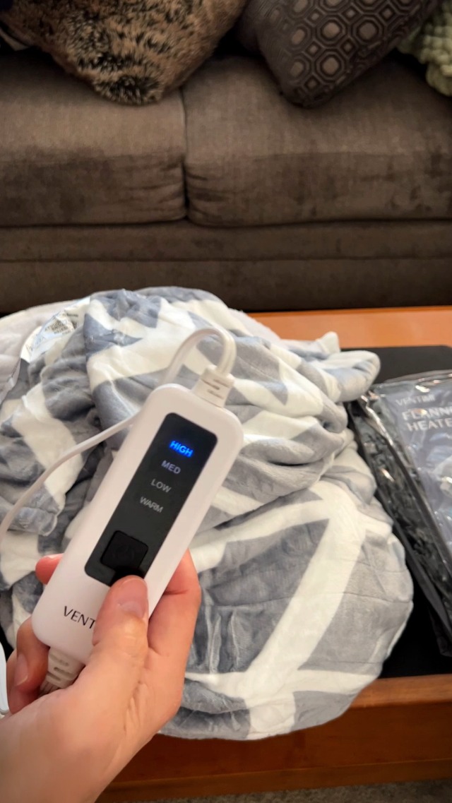 Watch Electric Blanket Heated Throw, 50" x 60" Heated Blanket on Amazon ...
