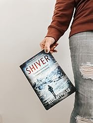 Amazon.com: Shiver: 9780593187845: Reynolds, Allie: Books