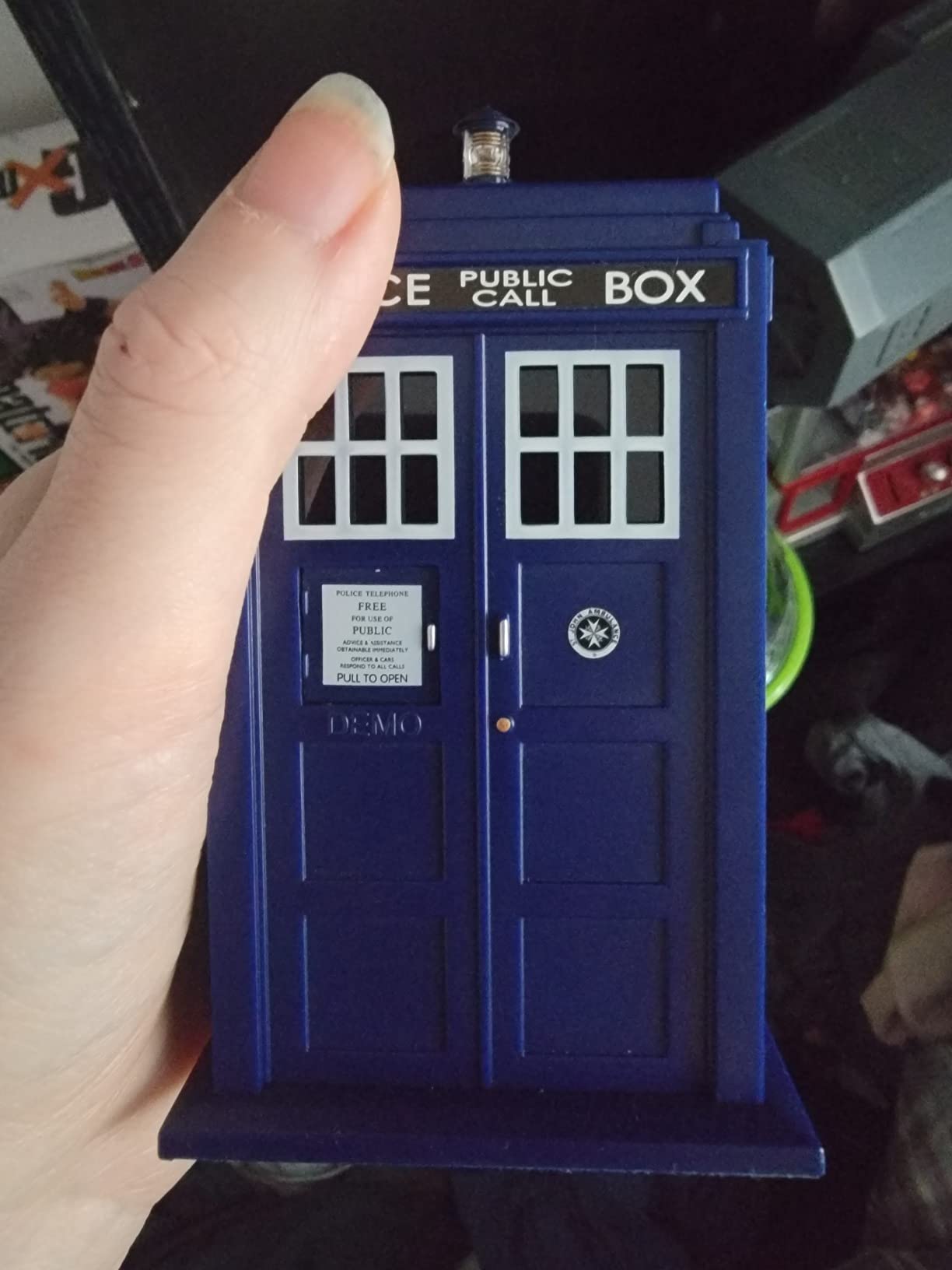 Amazon.com: Doctor Who Dr Who DR115 The Official Tardis Hub Police ...