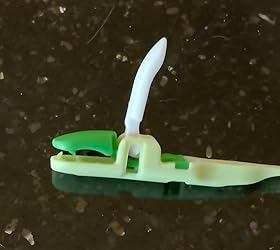 Amazon.com: Clover Needlecrafts 205753 Clip 'n Glide Bodkin Set