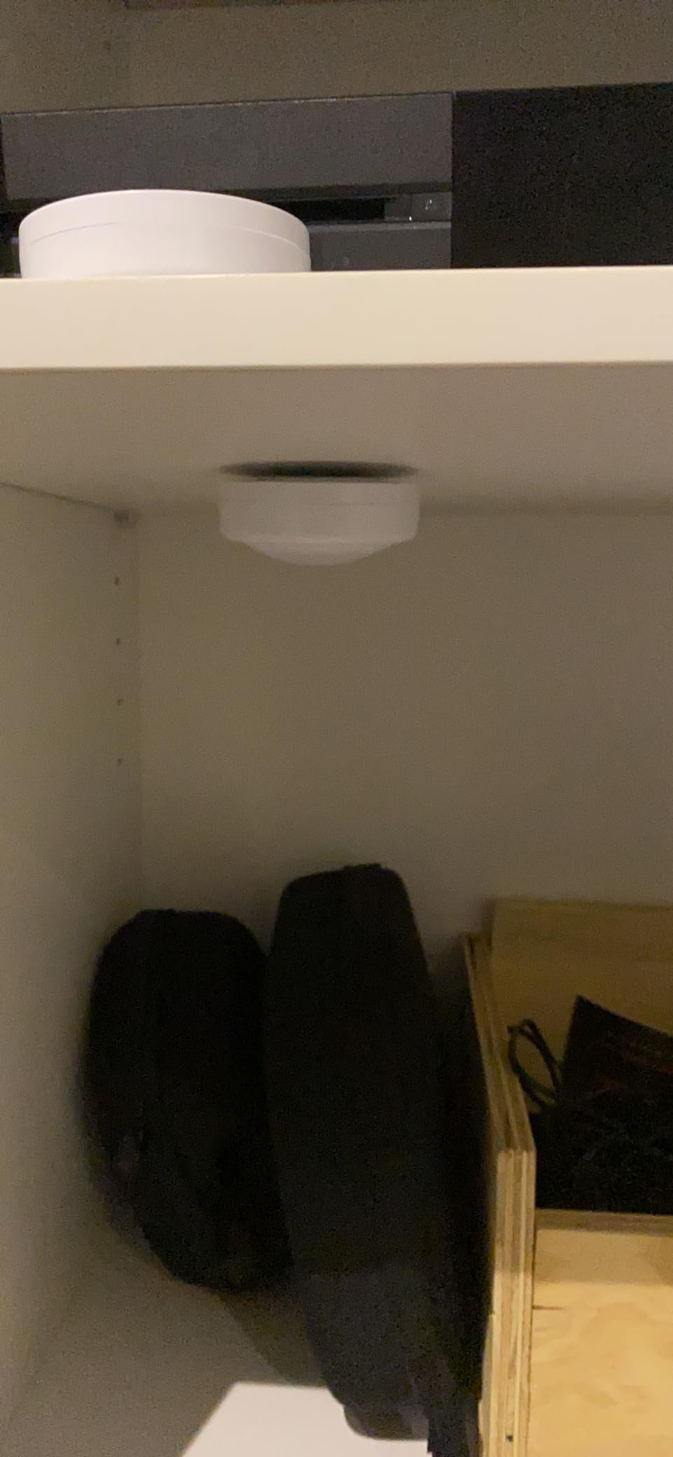 Upgrade Puck Lights with Remote, RGB 13 Colors Wireless LED Battery ...