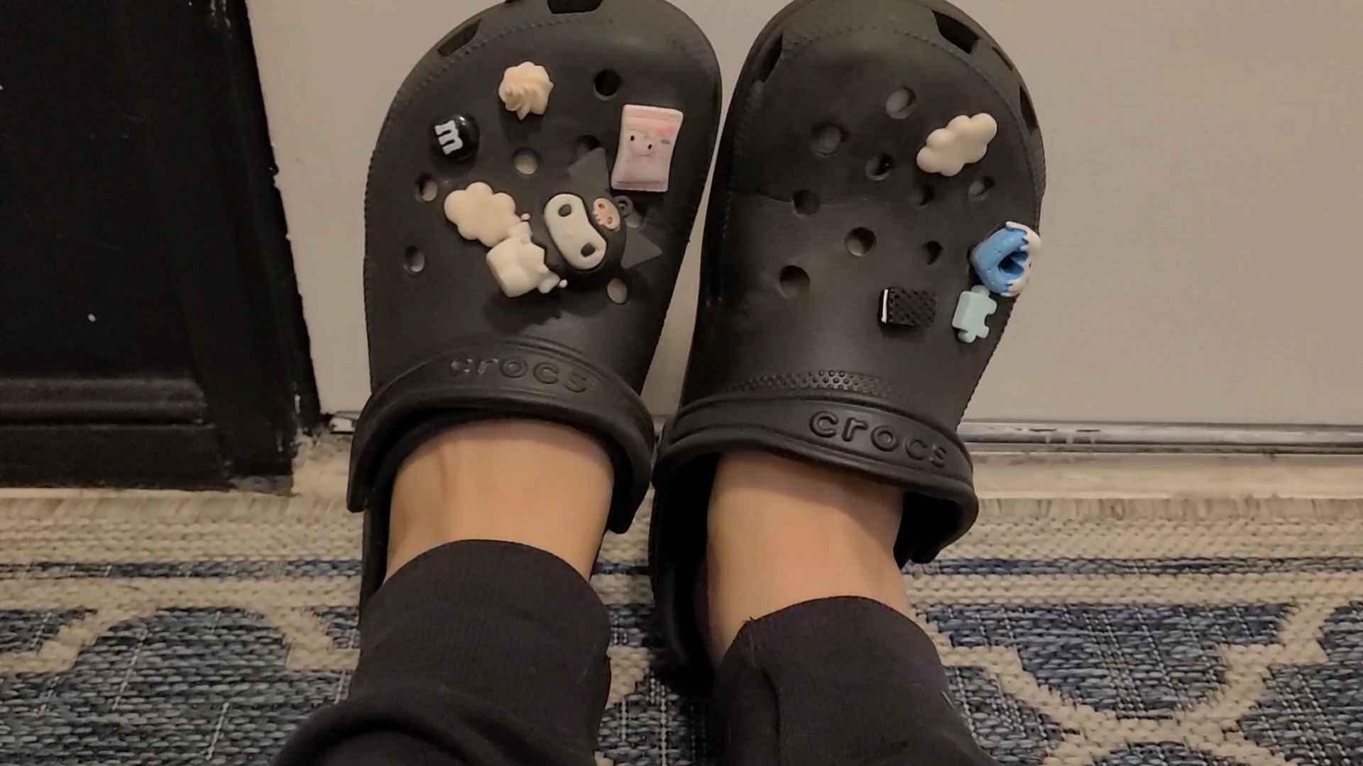 Watch Review of Crocs Unisex Adult Classic Clog on Amazon Live