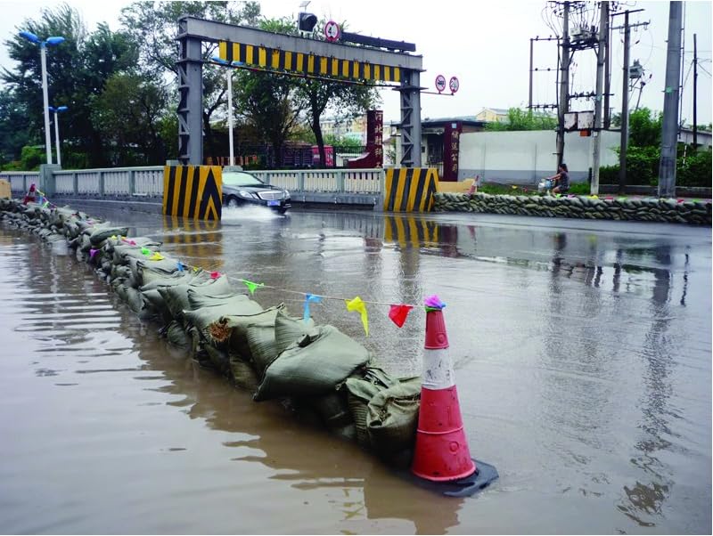 Snapklik.com : Solar Strobe Warning Light, Solar LED Construction Light ...