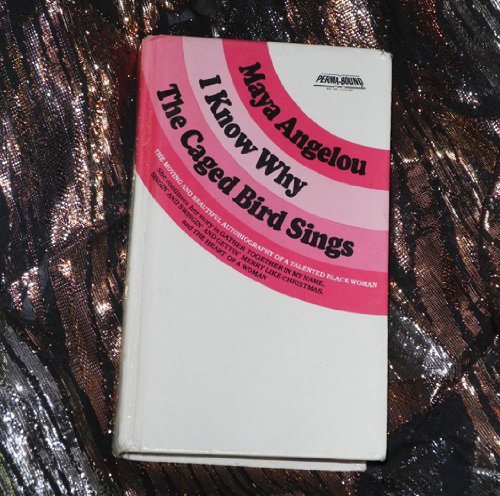 I Know Why the Caged Bird Sings: Maya Angelou: 9780307292018: Amazon ...