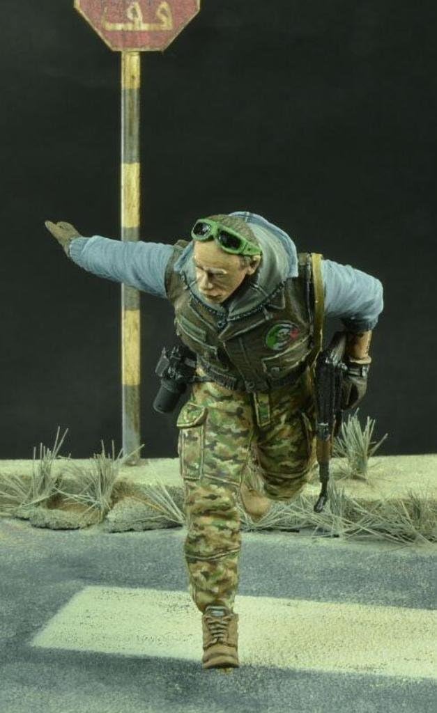 Amazon.com: D-day Miniature 1:35 War Correspondent w/ AK 47 Modern ...