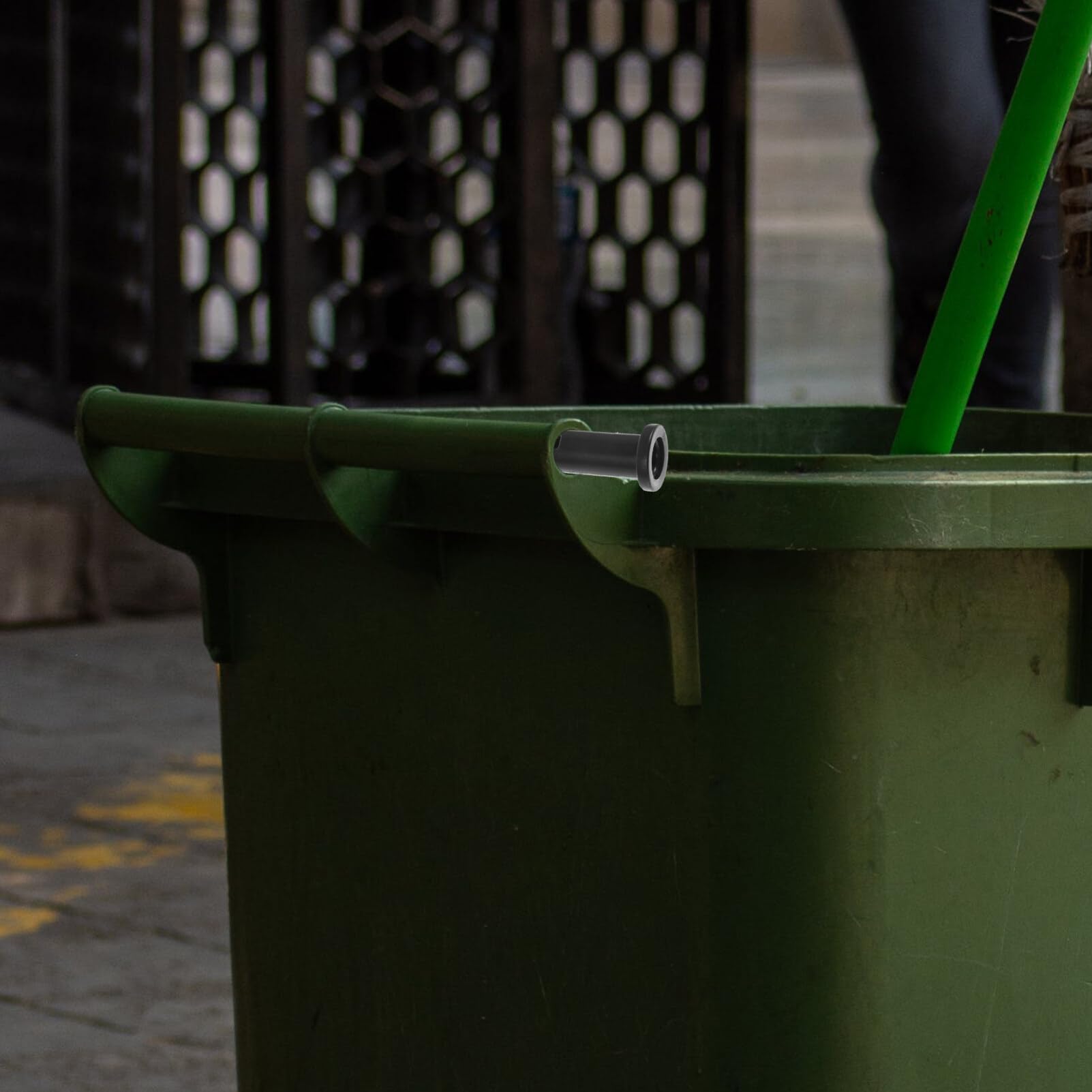 Snapklik.com : 4pcs Trash Can Latch Dustbin Lid Plugs Trash Bin Outdoor ...