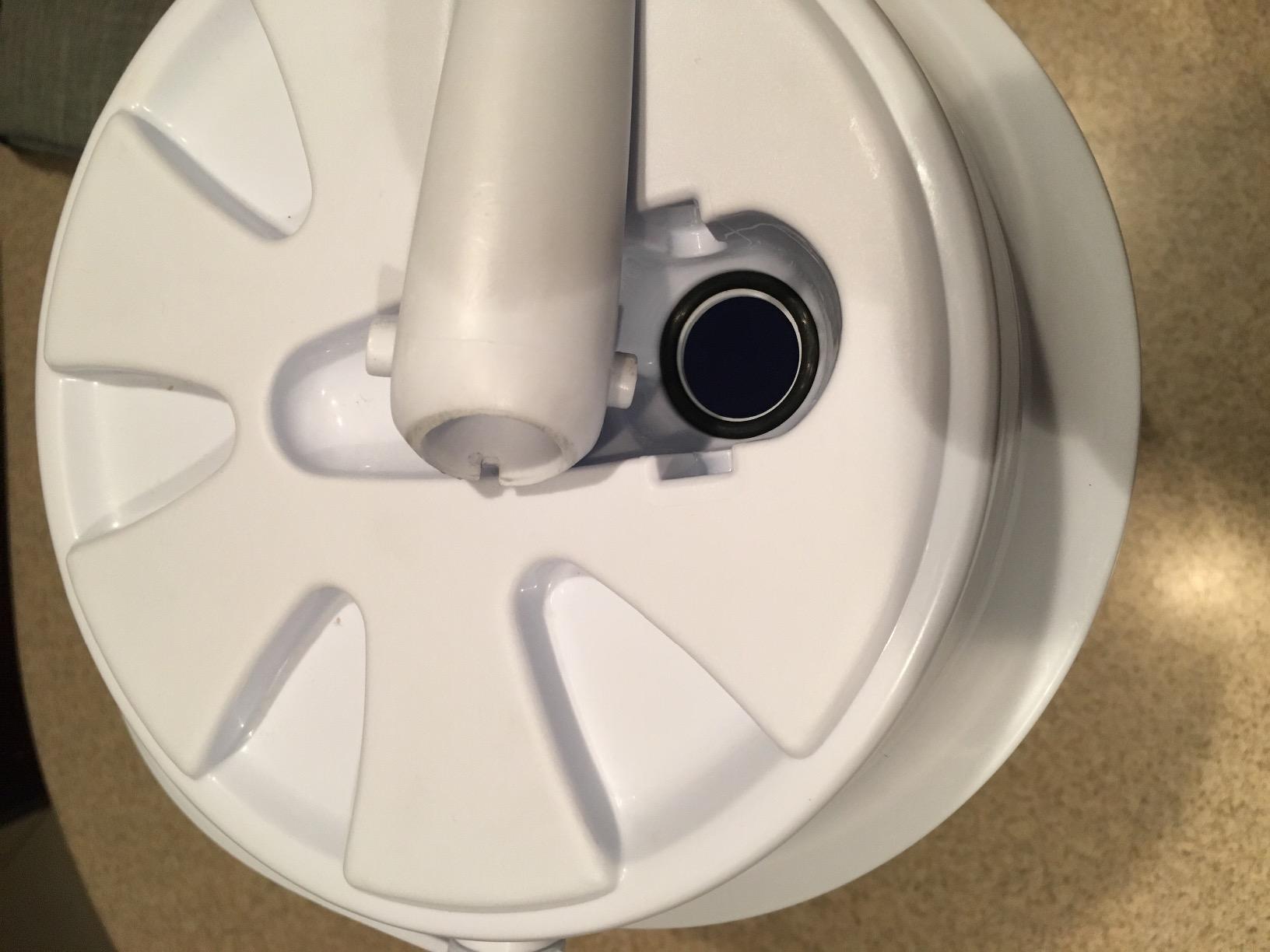 Amazon.com | Rubbermaid Victory Jug, 1 Gallon, Modern Blue: Kitchen ...