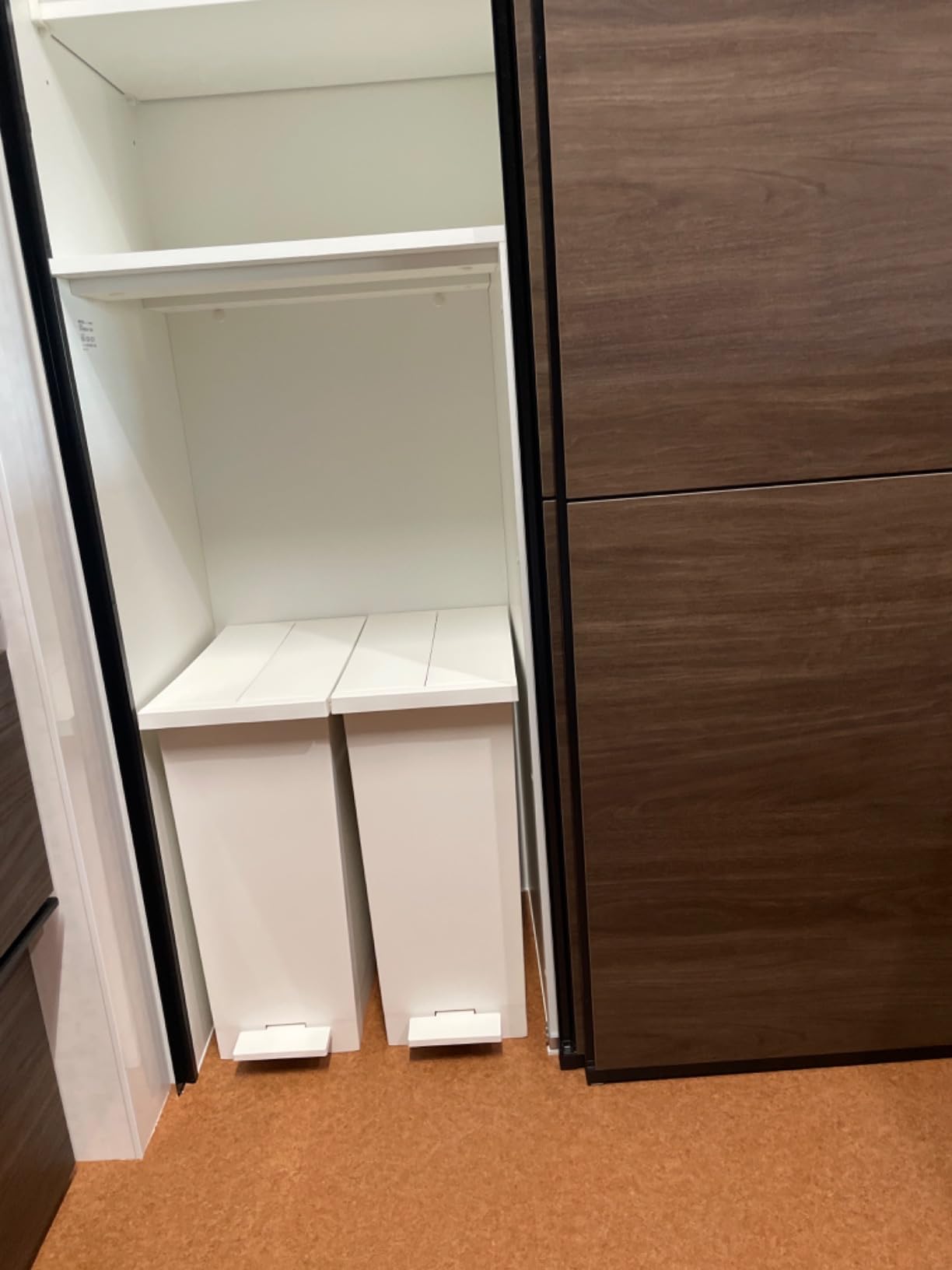 Amazon｜[ケユカ]KEYUCA両開きダストボックス LL（42L）ホワイト ゴミ箱 後輪キャスター付き 分別 ふた付き LL 45Lゴミ袋対応 ペダル式 ホワイト｜フタなしゴミ箱 オンライン通販