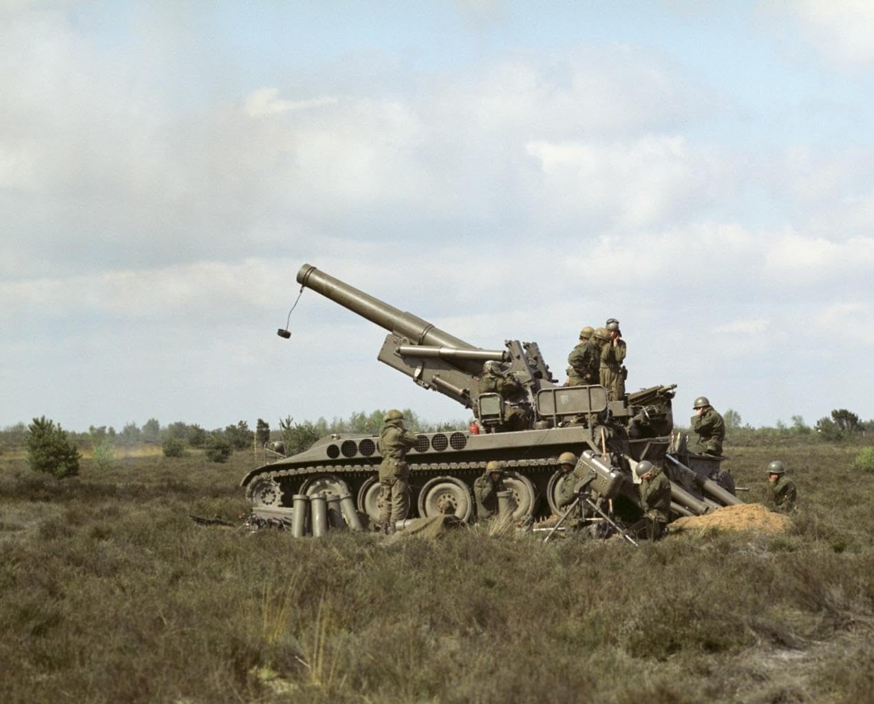 Amazon.com: ConversationPrints M110 HOWITZER TANK US ARMY GLOSSY POSTER ...