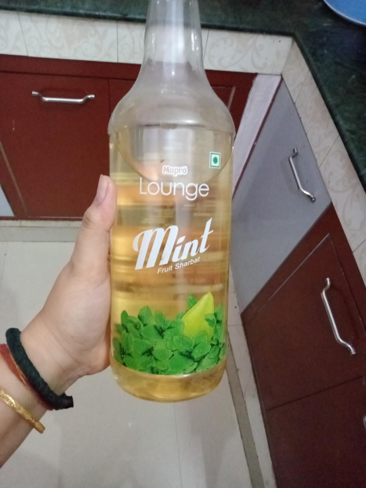 Mapro Lounge Mint Flavoured Fruit Sharbat 1 Ltr, Liquid : Amazon.in ...