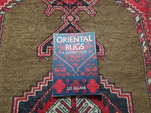 Oriental Rugs. A Buyer's Guide: Lee Allane: Amazon.com: Books