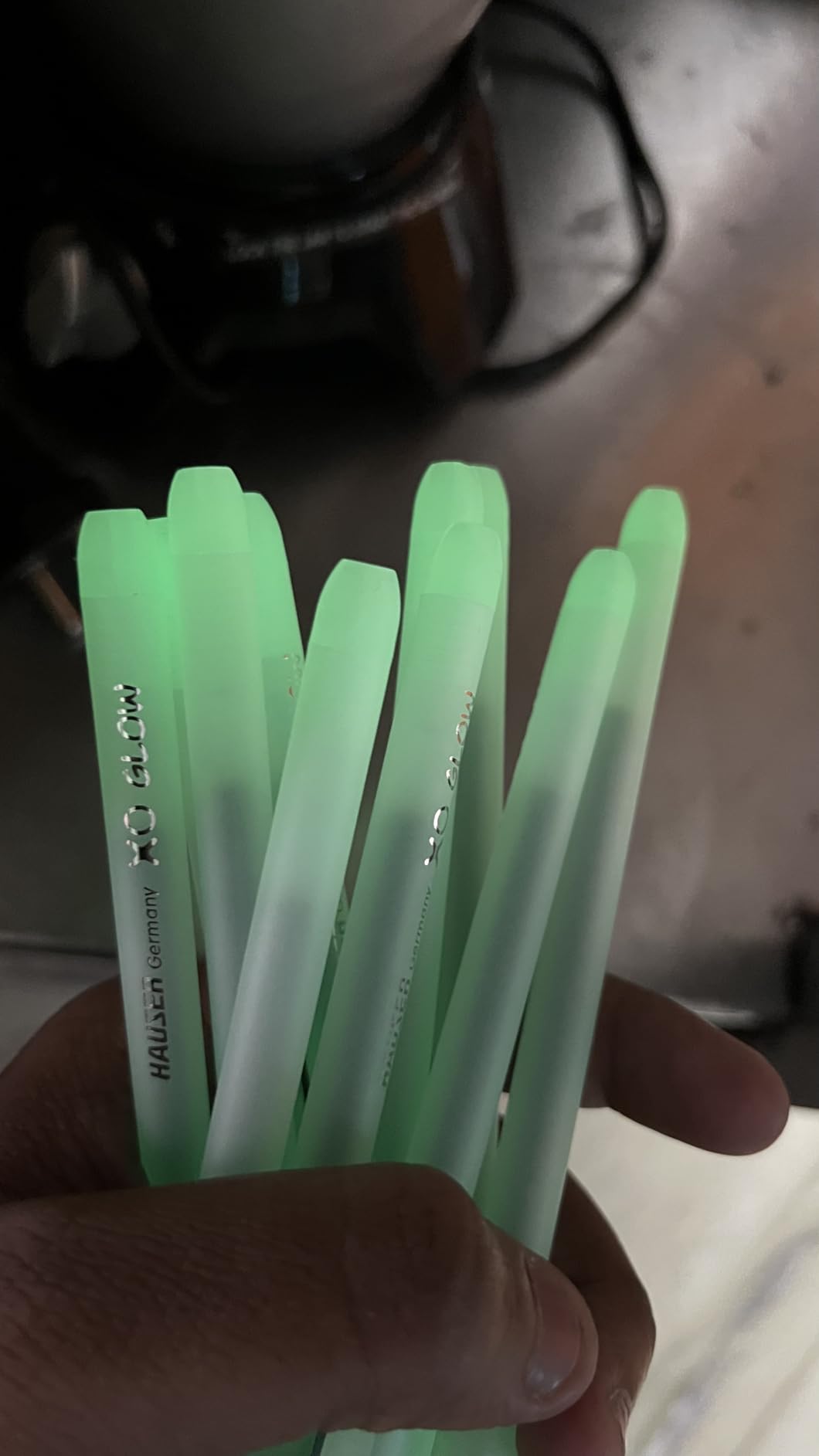 XO Glow in the Dark ball Pens, Pack of 10, blue black red mix : Amazon ...