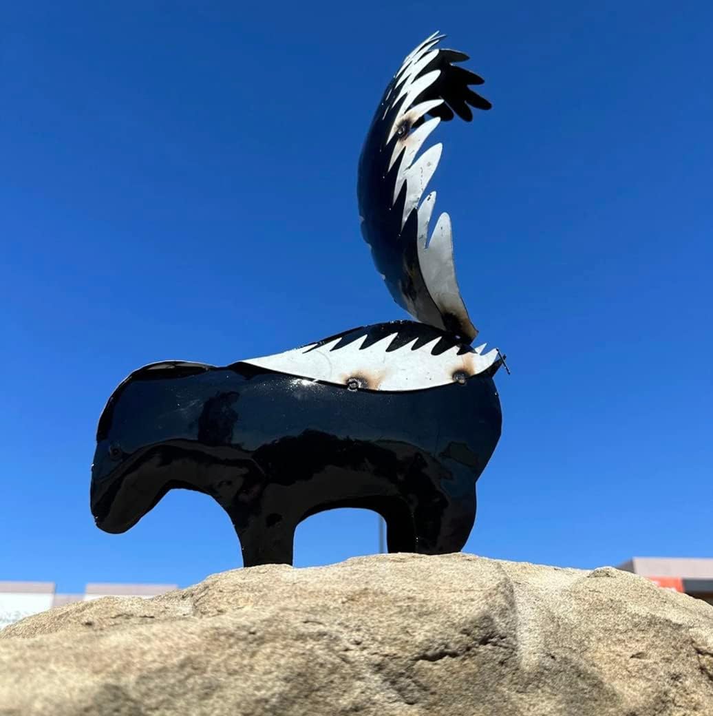 Amazon.com: Generic Metal Skunk Figurine - Handmade Indoor/Outdoor ...