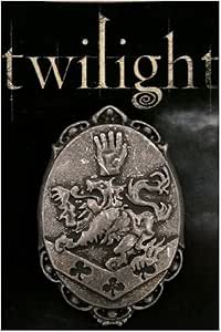 Amazon.com: TM & Summit Entertainment Twilight Cullen Crest Lapel Pin ...