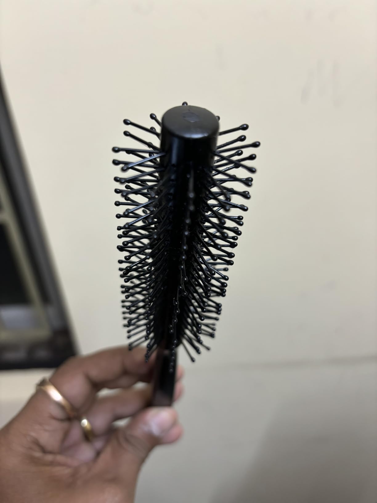 VEGA Round Brush For Men & Women with Inbuilt Hair Clip, (E20-RB ...