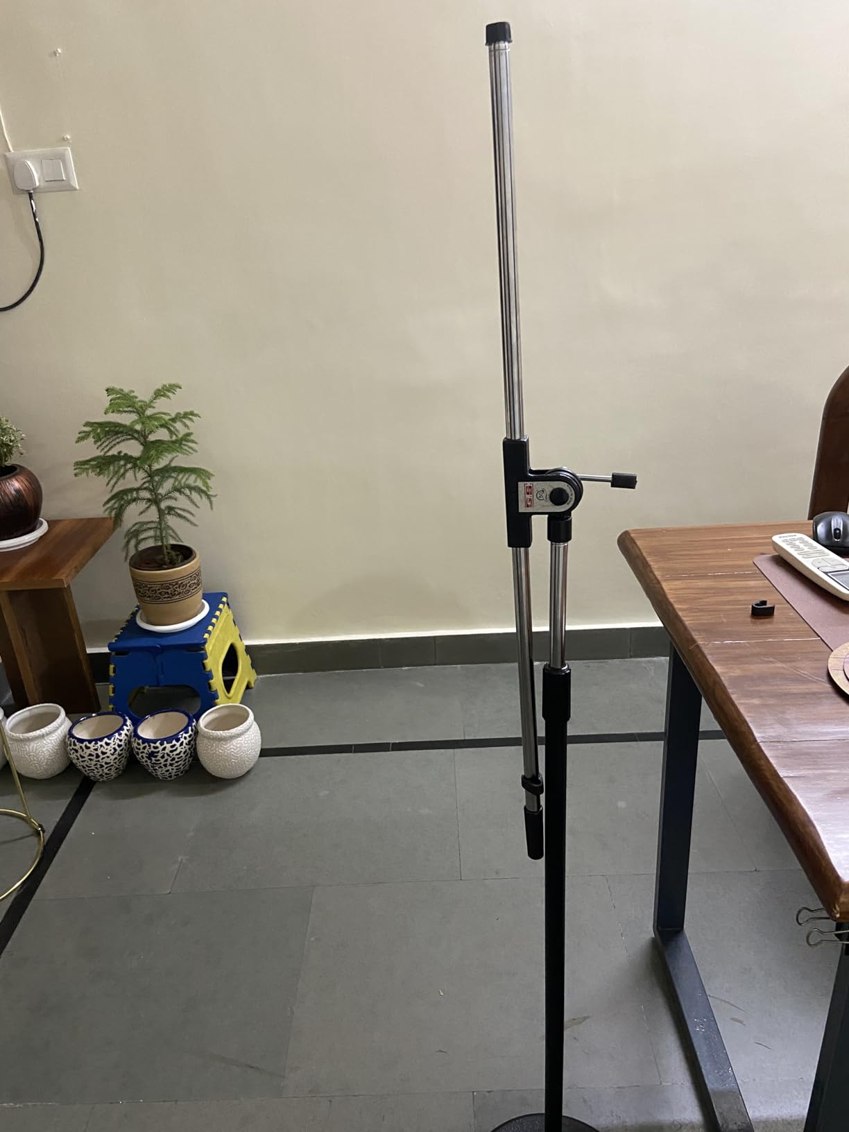 KH Microphone Floor Stand - Compact Base, Adjustable Height, Durable ...