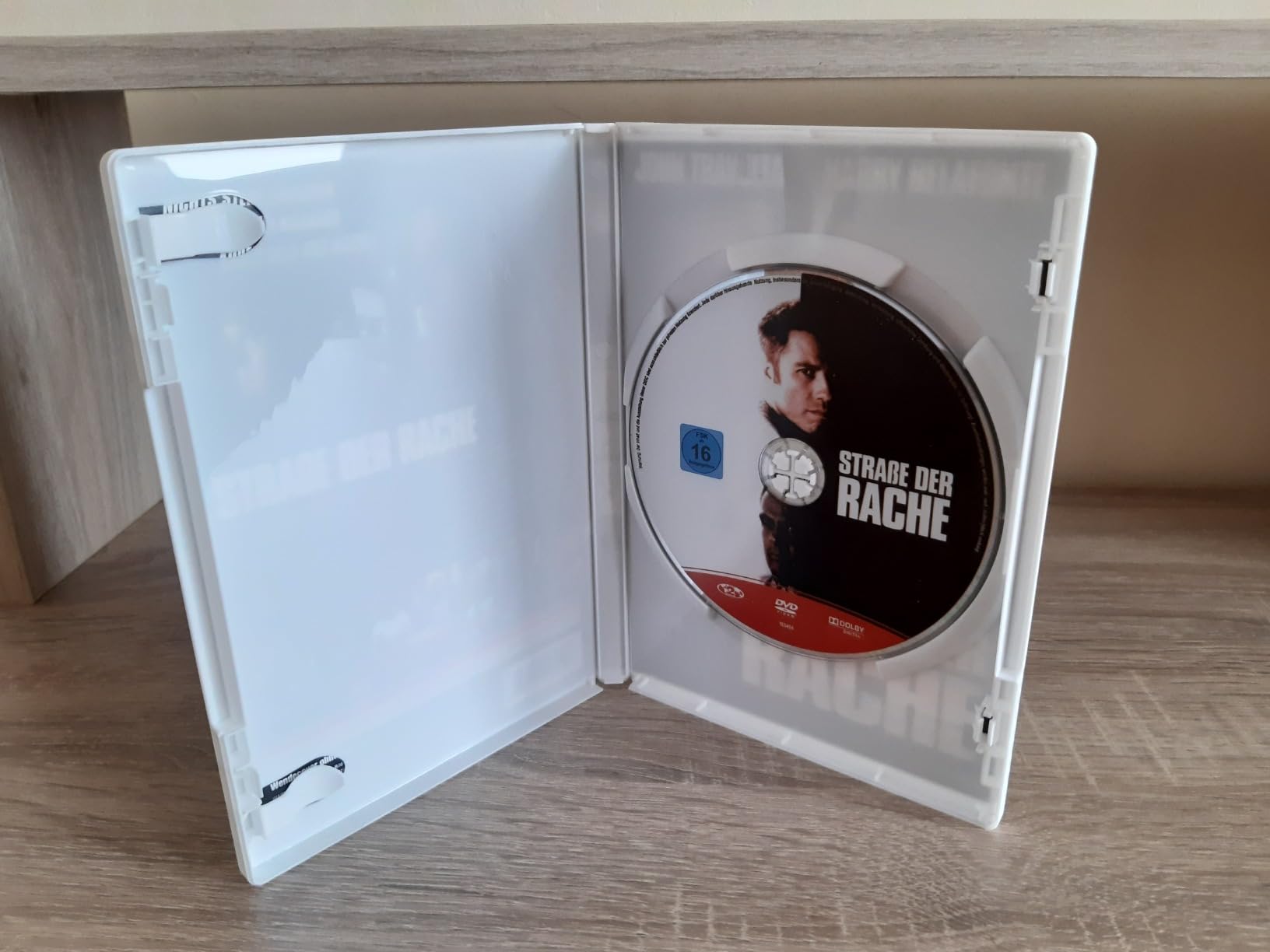 White man: Amazon.de: Travolta, John, Belafonte, Harry, Nakano, Desmond ...