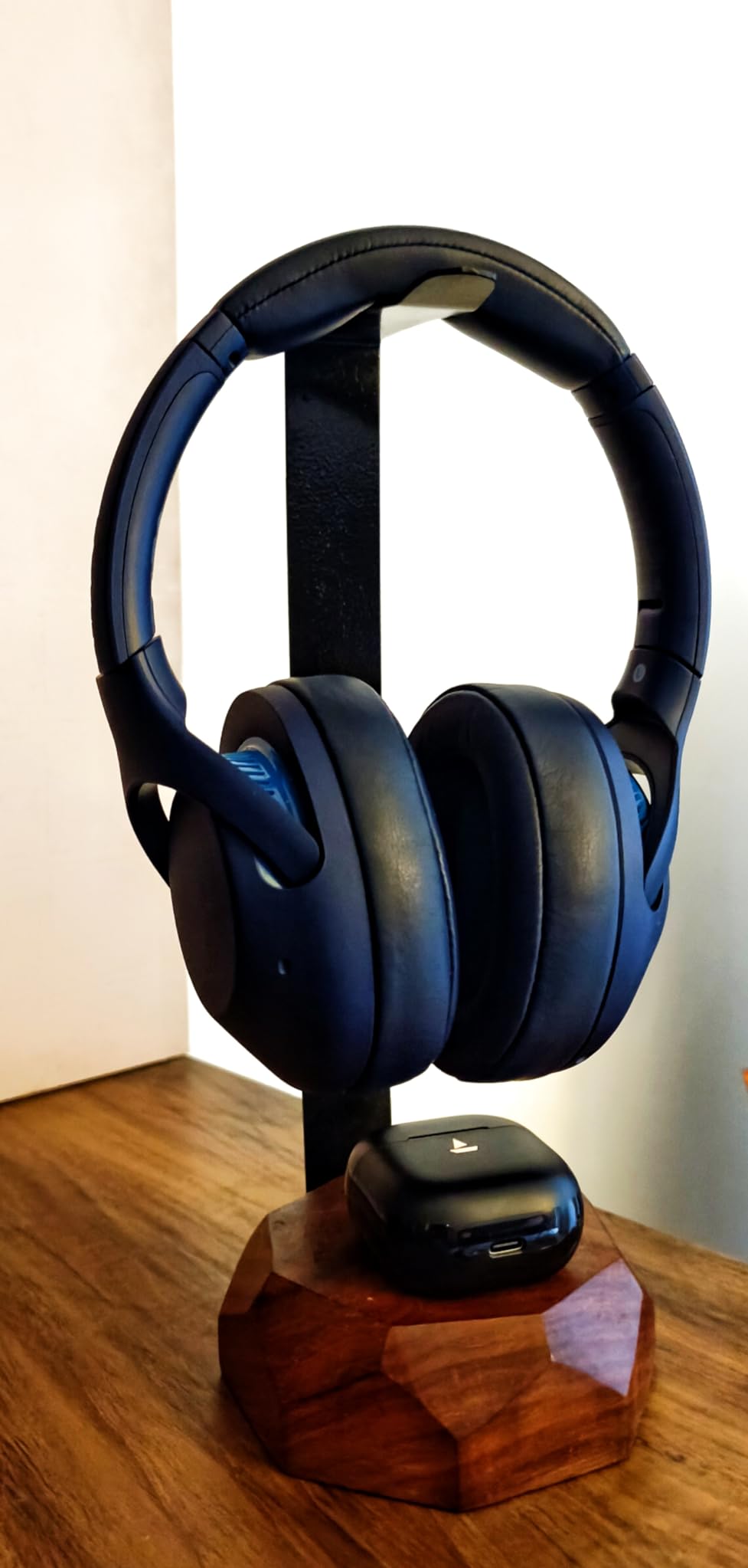 natureCRAFTS Wooden Headphone Stand, Iron Headphone Holder for Table ...