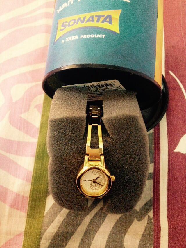 Sonata Quartz Analog White Dial Stainless Steel Strap Watch for Women ...