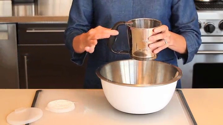 Watch OXO Good Grips 3 Cup Stainless Steel Flour Sifter on Amazon Live
