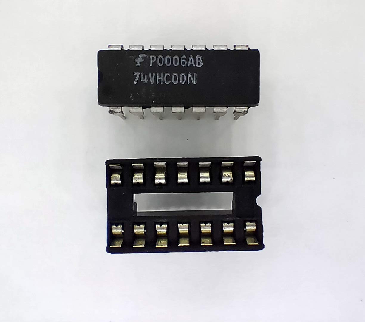 HOBBYKIT IC-7400 7400 Quad NAND Gate IC, 2 Pieces New with IC Base ...