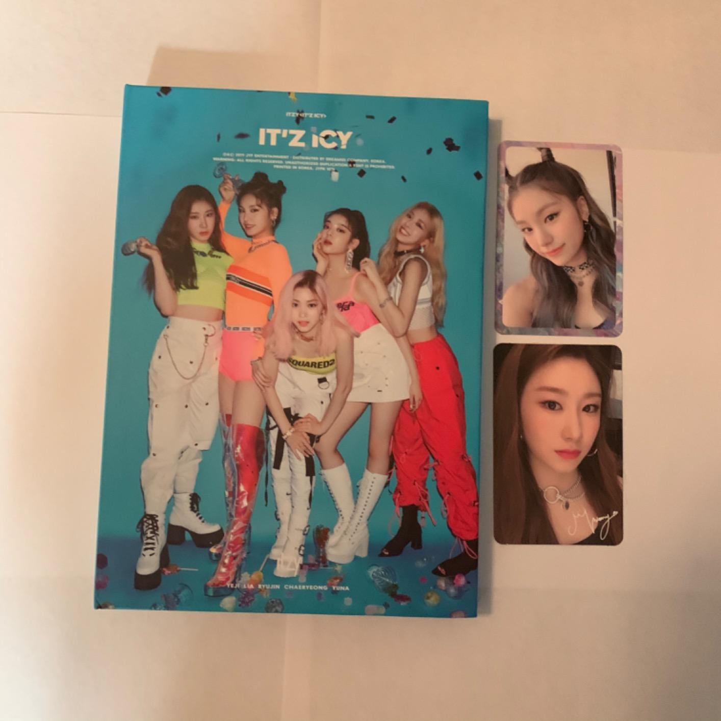 ITZY - ITZY 1st Album - IT'Z ICY [ ICY ver. ] CD + Photobook ...