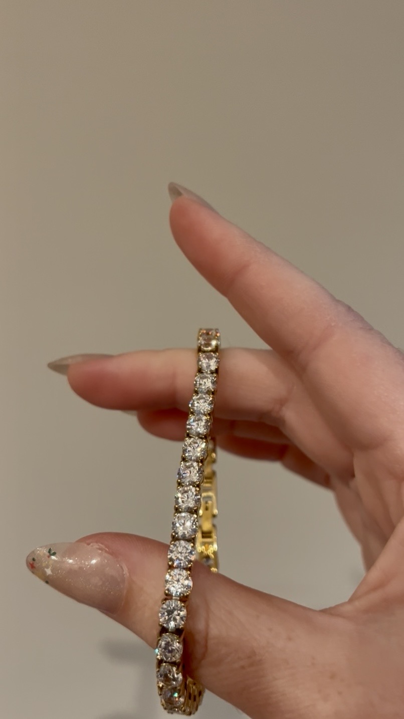 Watch That perfect daily accessory on Amazon Live