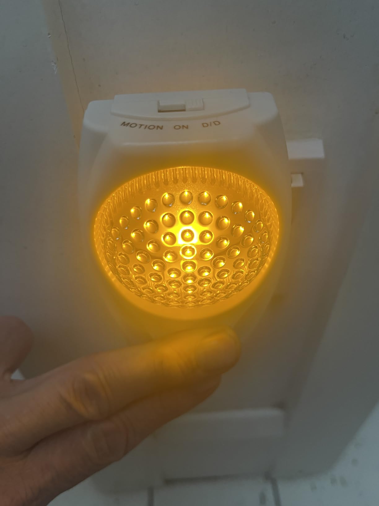 Masterplug Soft Glow Motion Detector LED Night Light, 9.5 x 6 x 4 cm ...